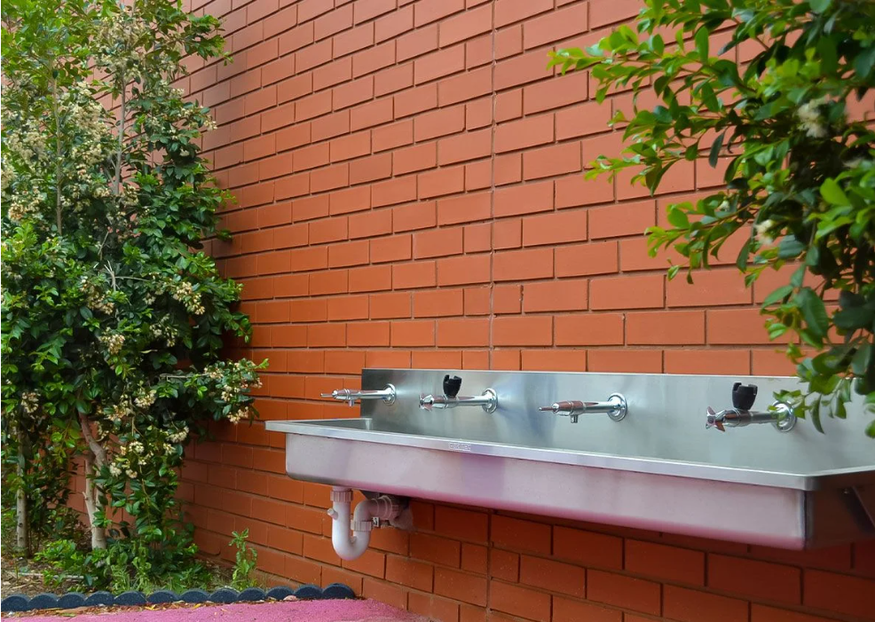 The Latest in Commercial Britex Stainless Steel Troughs